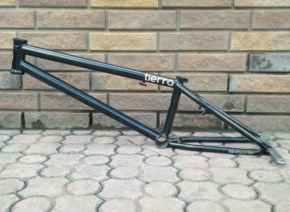 Рама BMX FLYBIKES TIERRA 20.6" Gloss